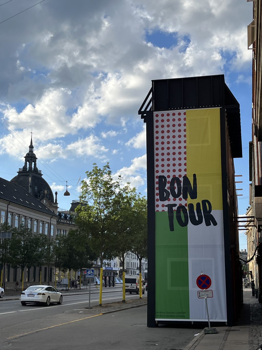 Bon Tour sign ‹ Custom Getaways